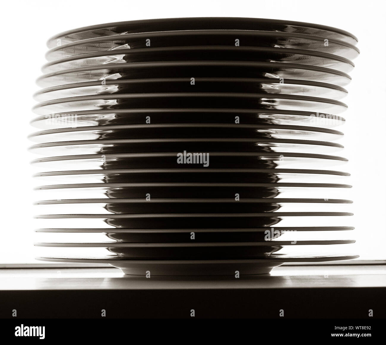 Plates stacked up hi-res stock photography and images - Alamy