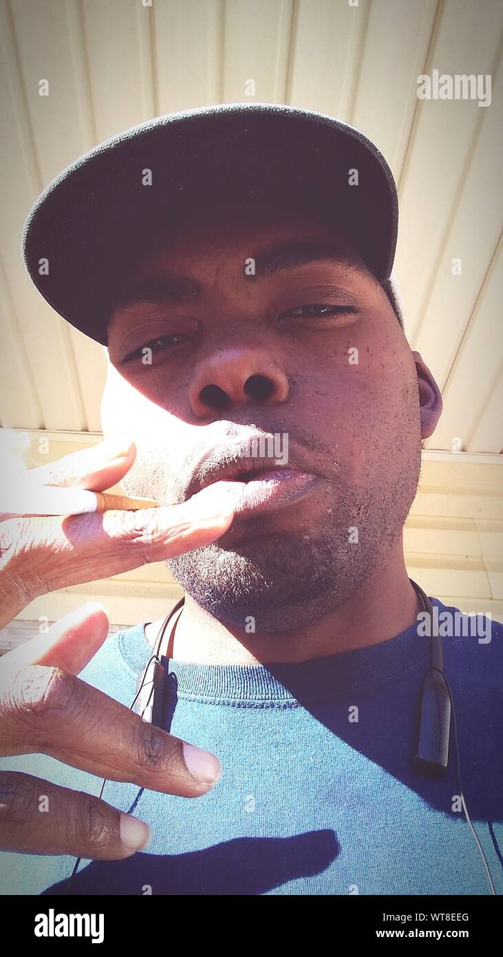 Cap smoking hi-res stock photography and images - Alamy