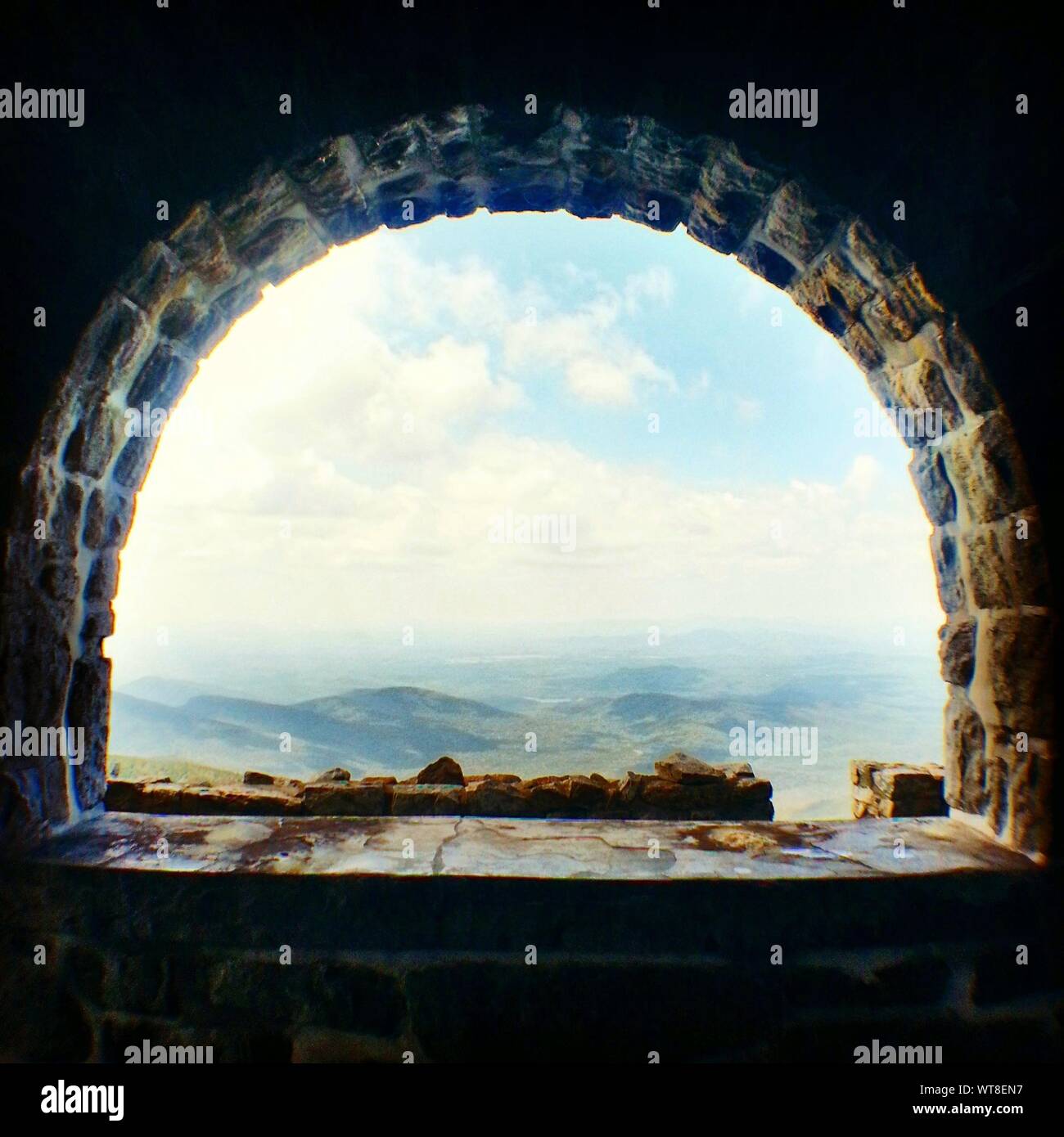 Curved wall window hi-res stock photography and images - Alamy