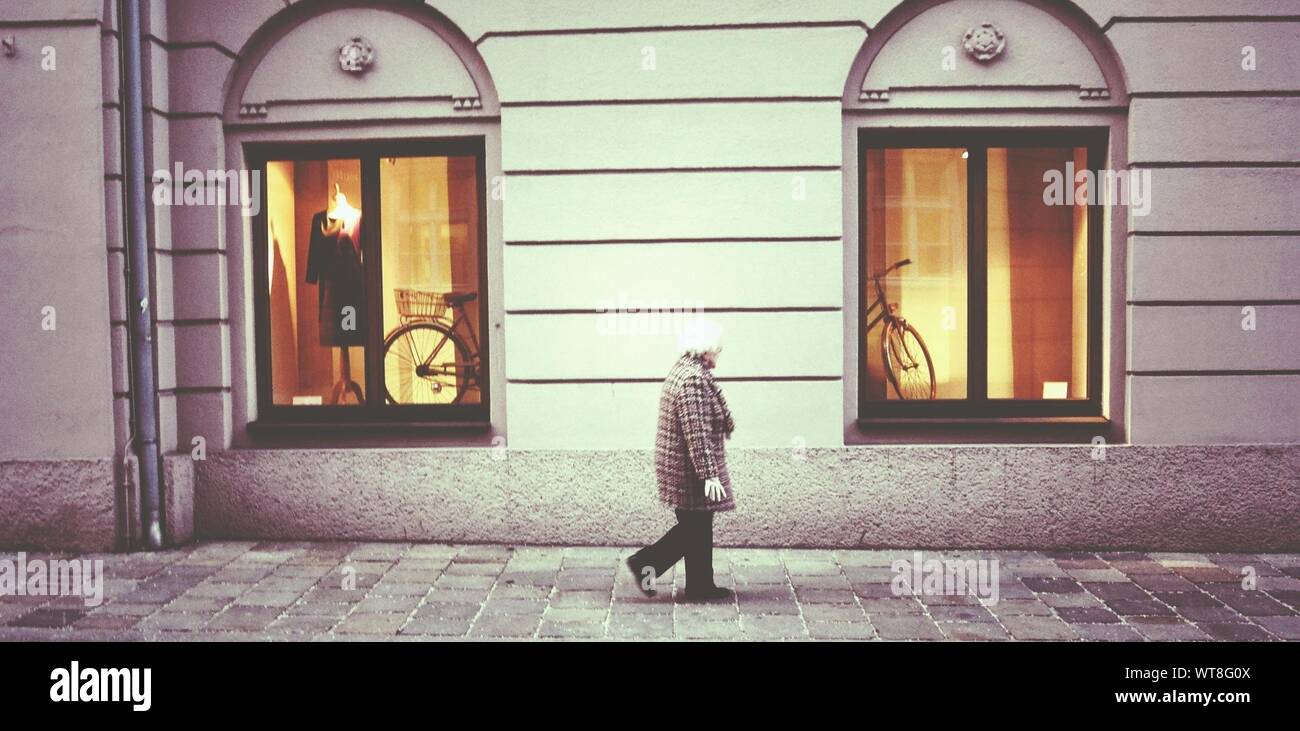 Walking display hi-res stock photography and images - Alamy