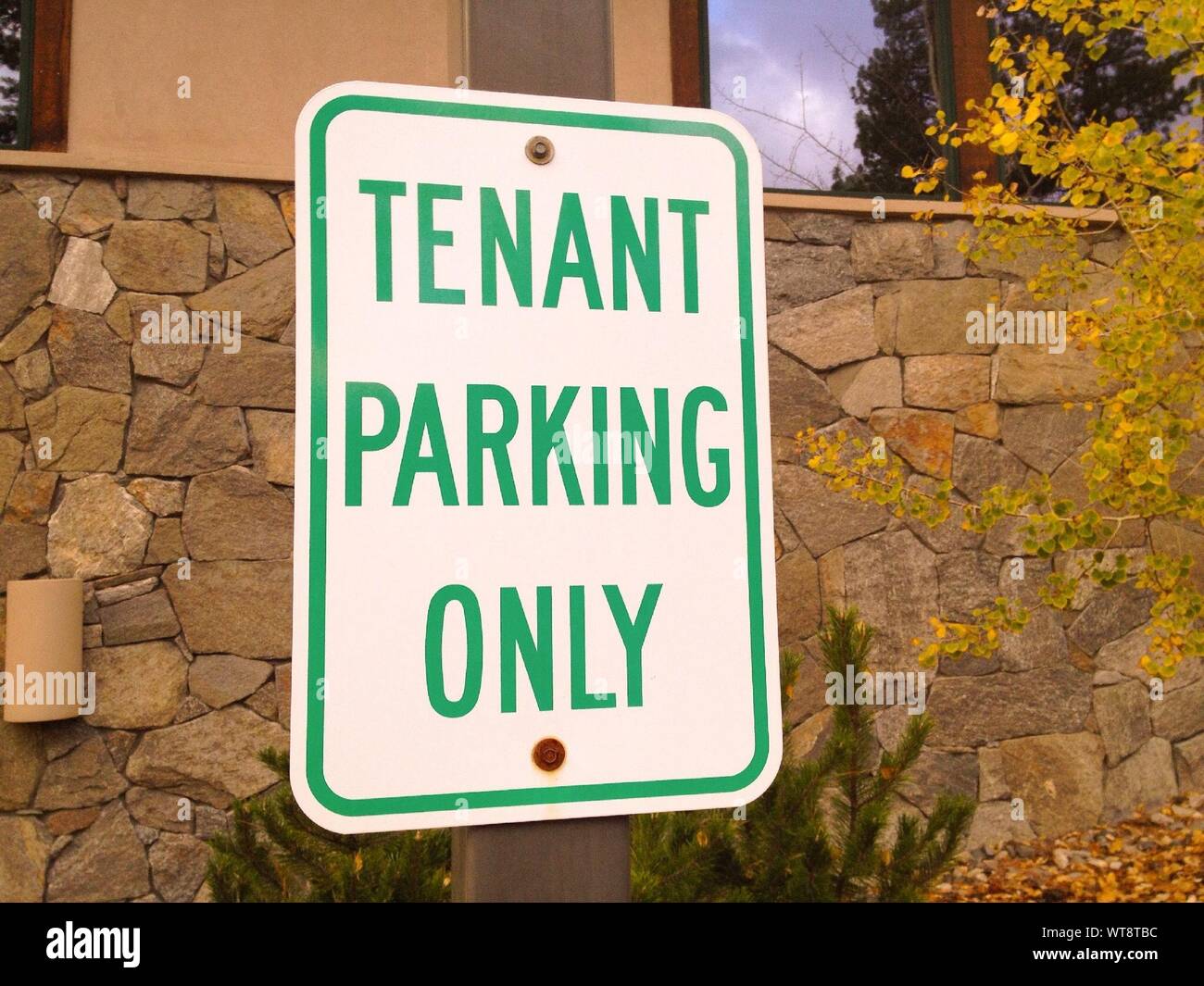 Tent sign hi-res stock photography and images - Alamy