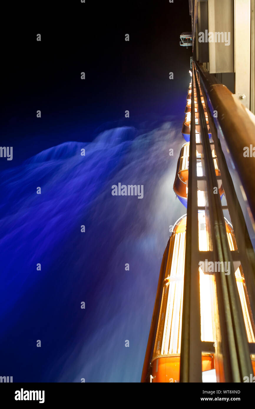 Night time view cruise ship hi-res stock photography and images - Alamy