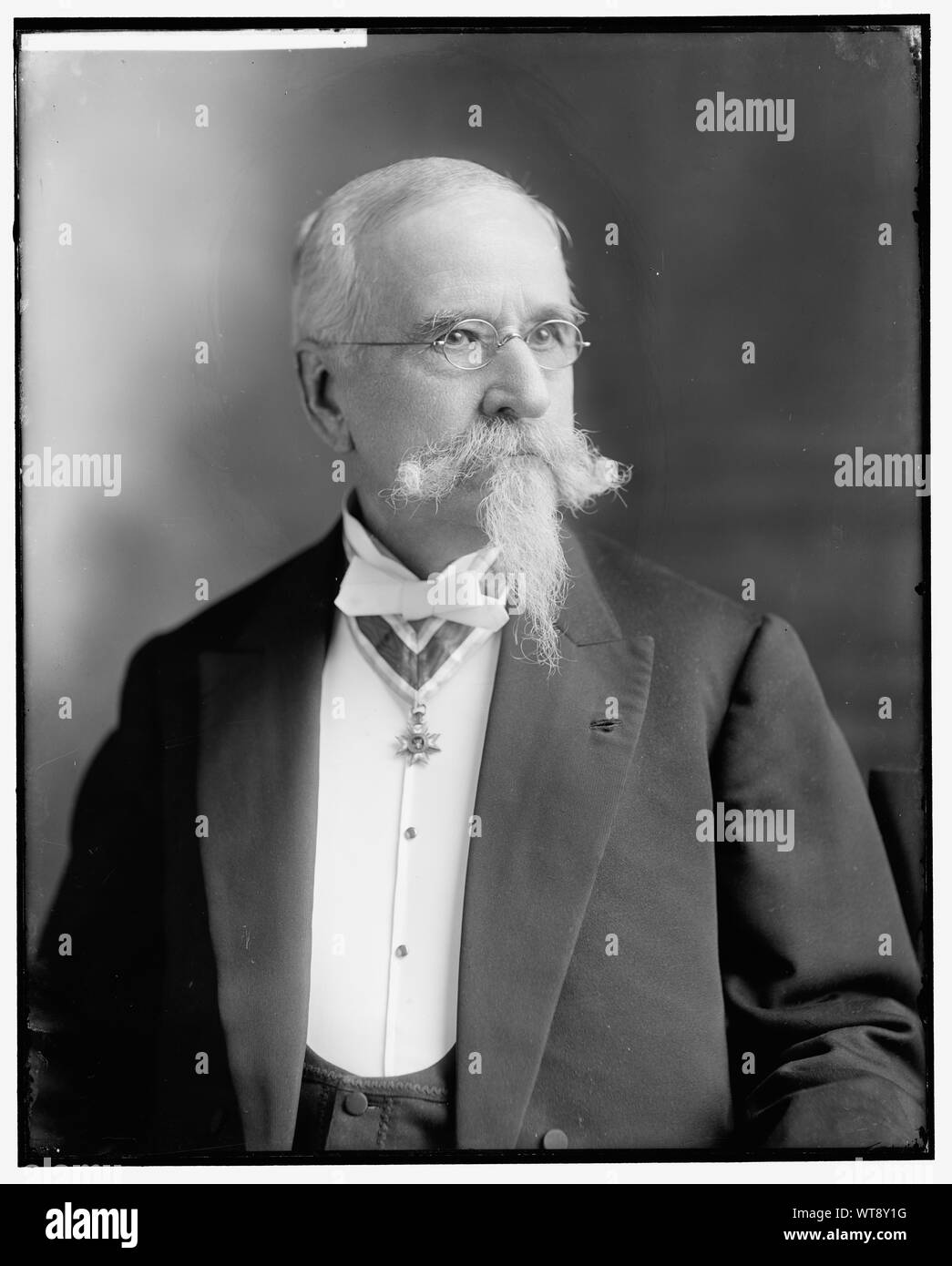 MILLS, A. GENERAL Stock Photo - Alamy