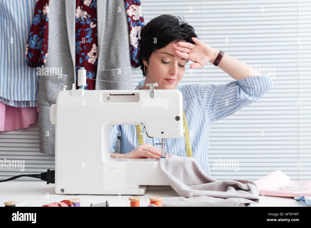 How to sew hi-res stock photography and images - Alamy