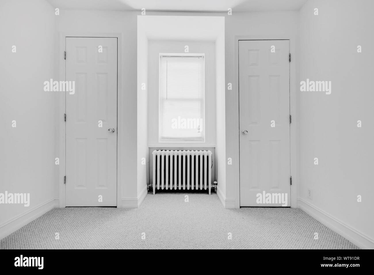 Closed doors hi-res stock photography and images - Alamy