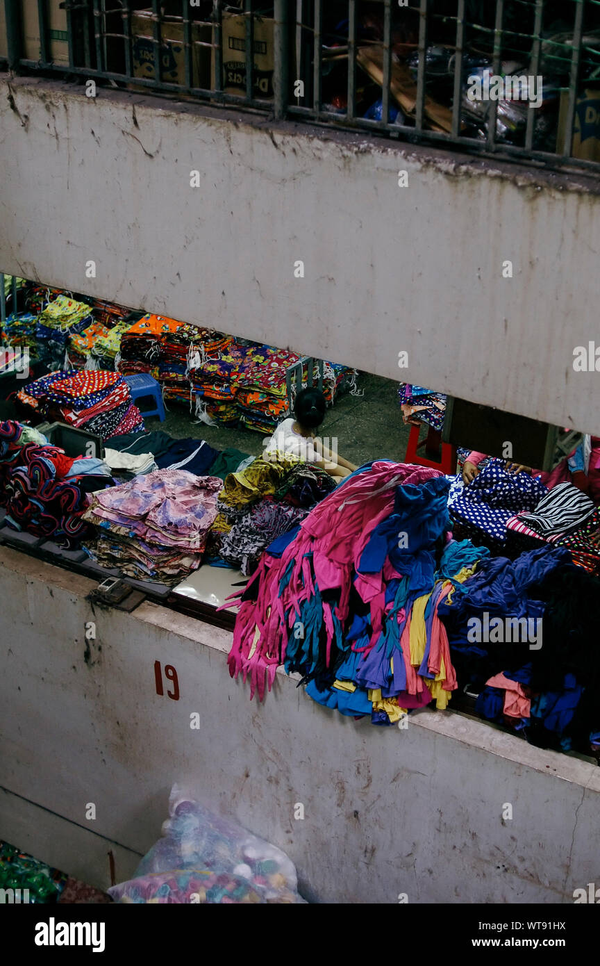 Cloth store hi-res stock photography and images - Alamy