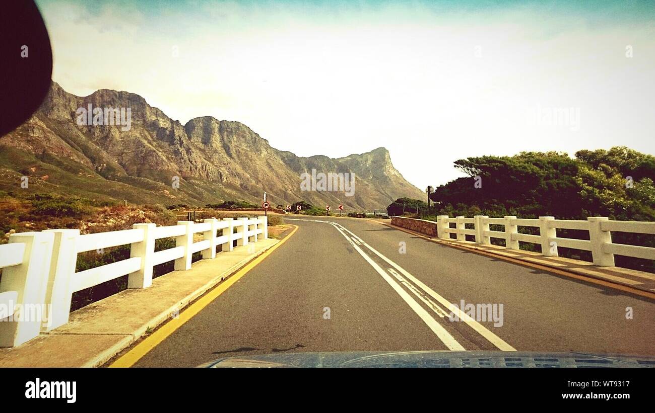 Car empty road hi-res stock photography and images - Alamy
