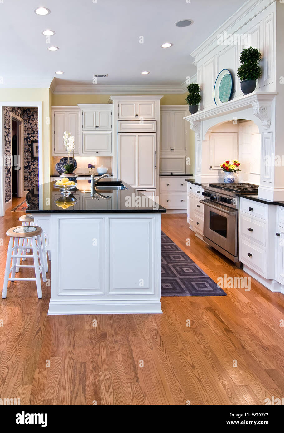 drawer, white, floor, ceiling, upscale, affluent, extravagent, comfortable, counter, countertop ...