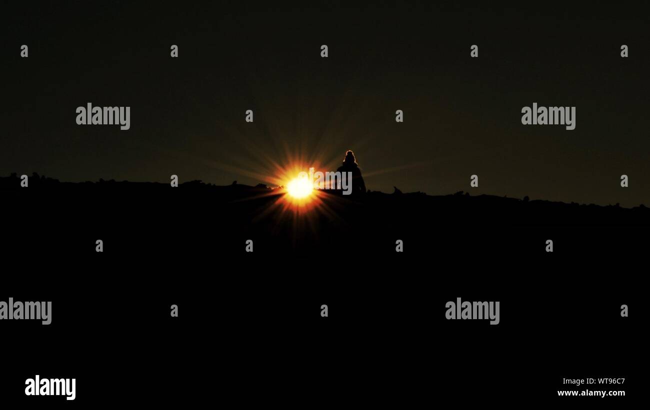 Person standing in front of sunset hi-res stock photography and images ...