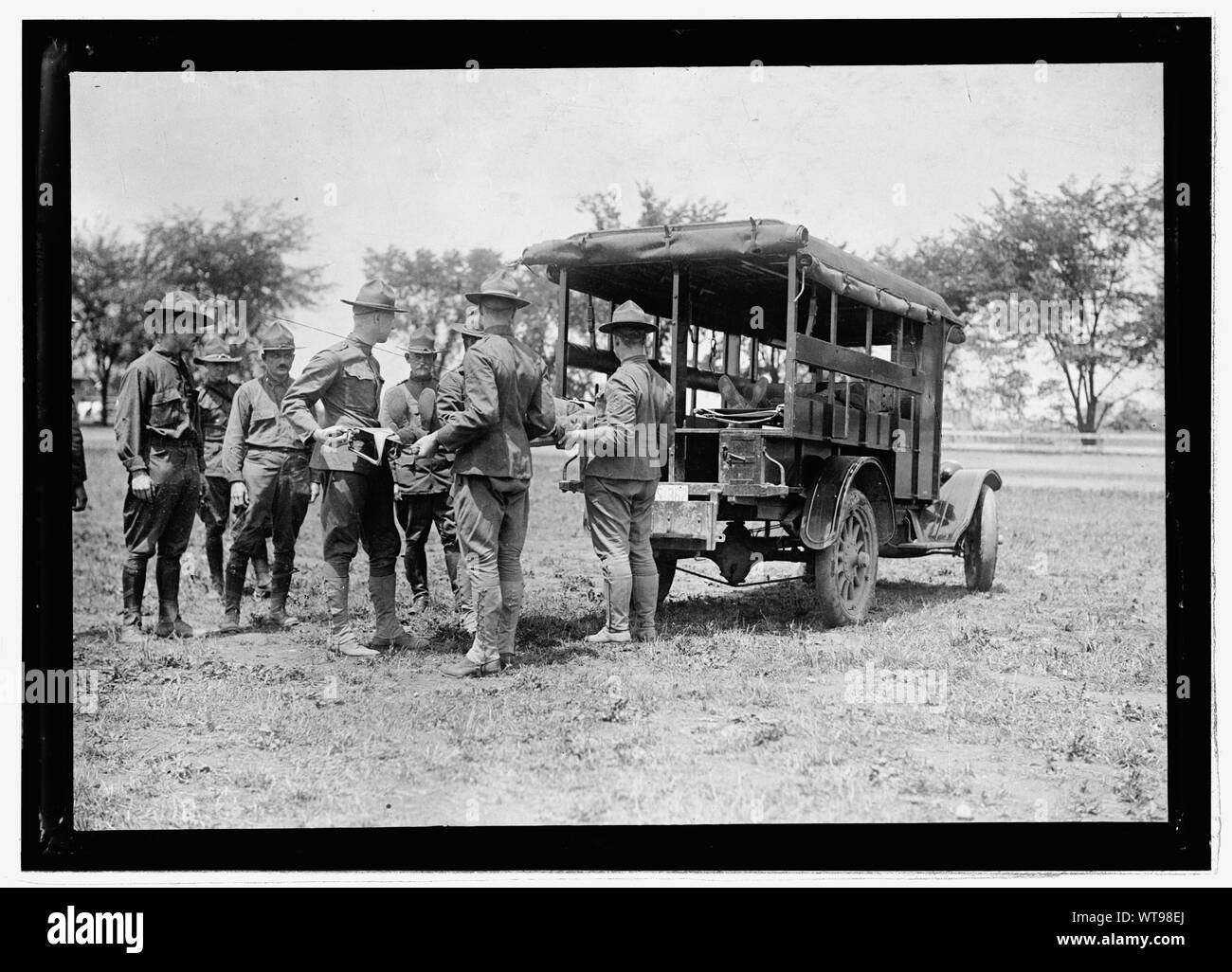 Emergency medical service world war hi-res stock photography and images ...