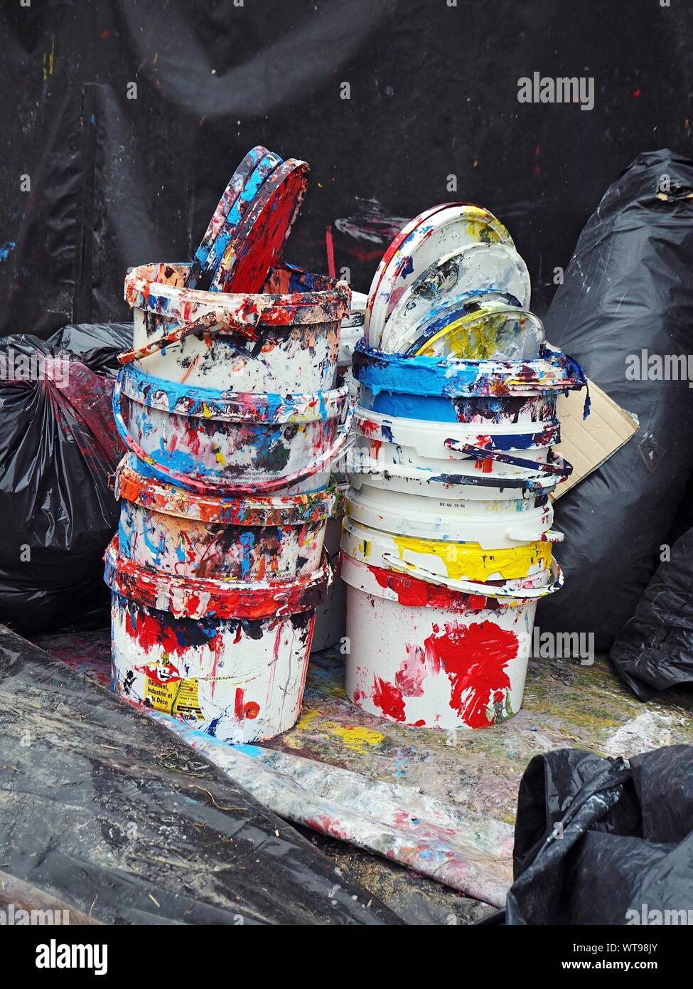 Bucket stack hi-res stock photography and images - Alamy