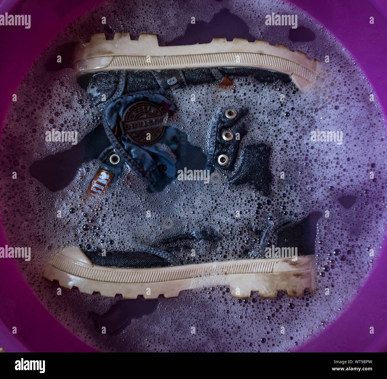 Wet jeans hi-res stock photography and images - Alamy