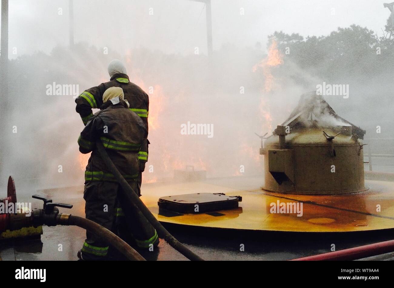 Extinguishing hi-res stock photography and images - Alamy