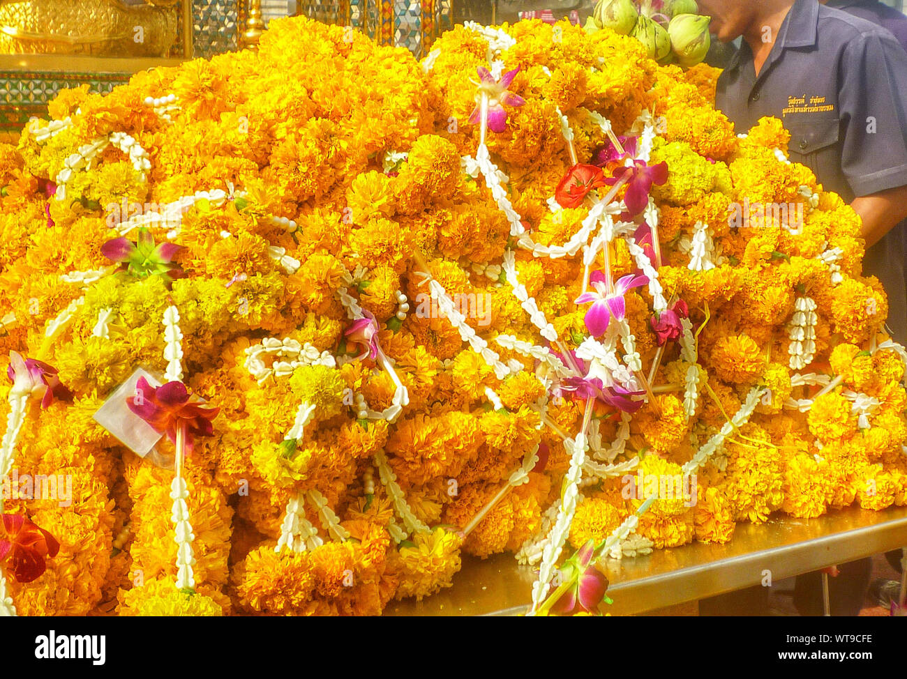 Marigold garlands hi-res stock photography and images - Alamy