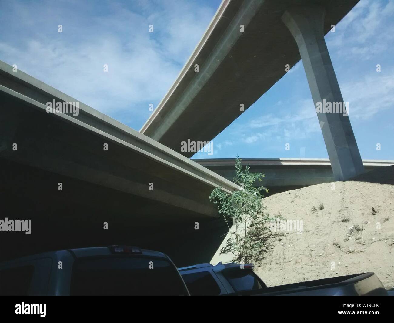 Cars Under Bridge High Resolution Stock Photography and Images - Alamy