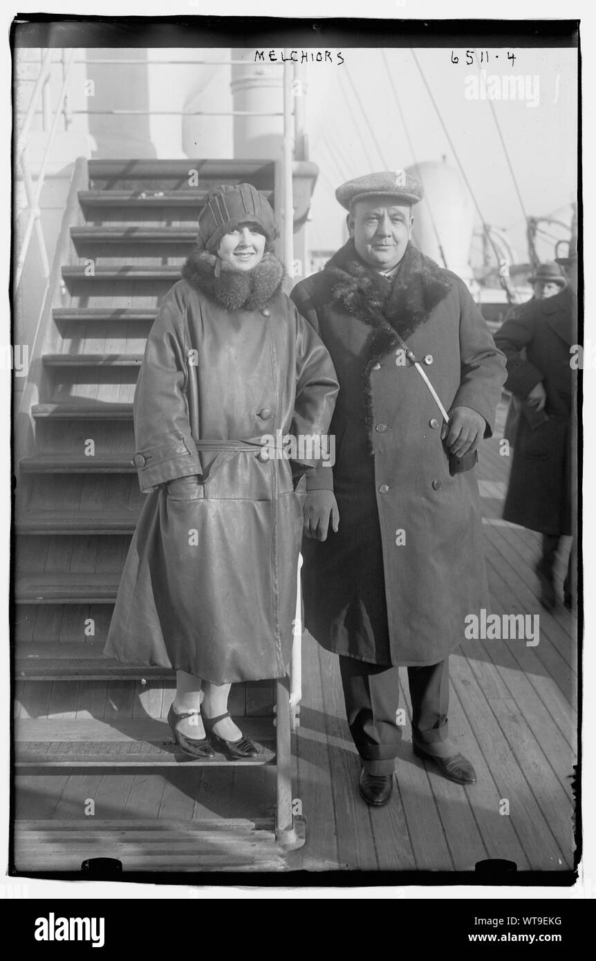 Historical family setting hi-res stock photography and images - Alamy
