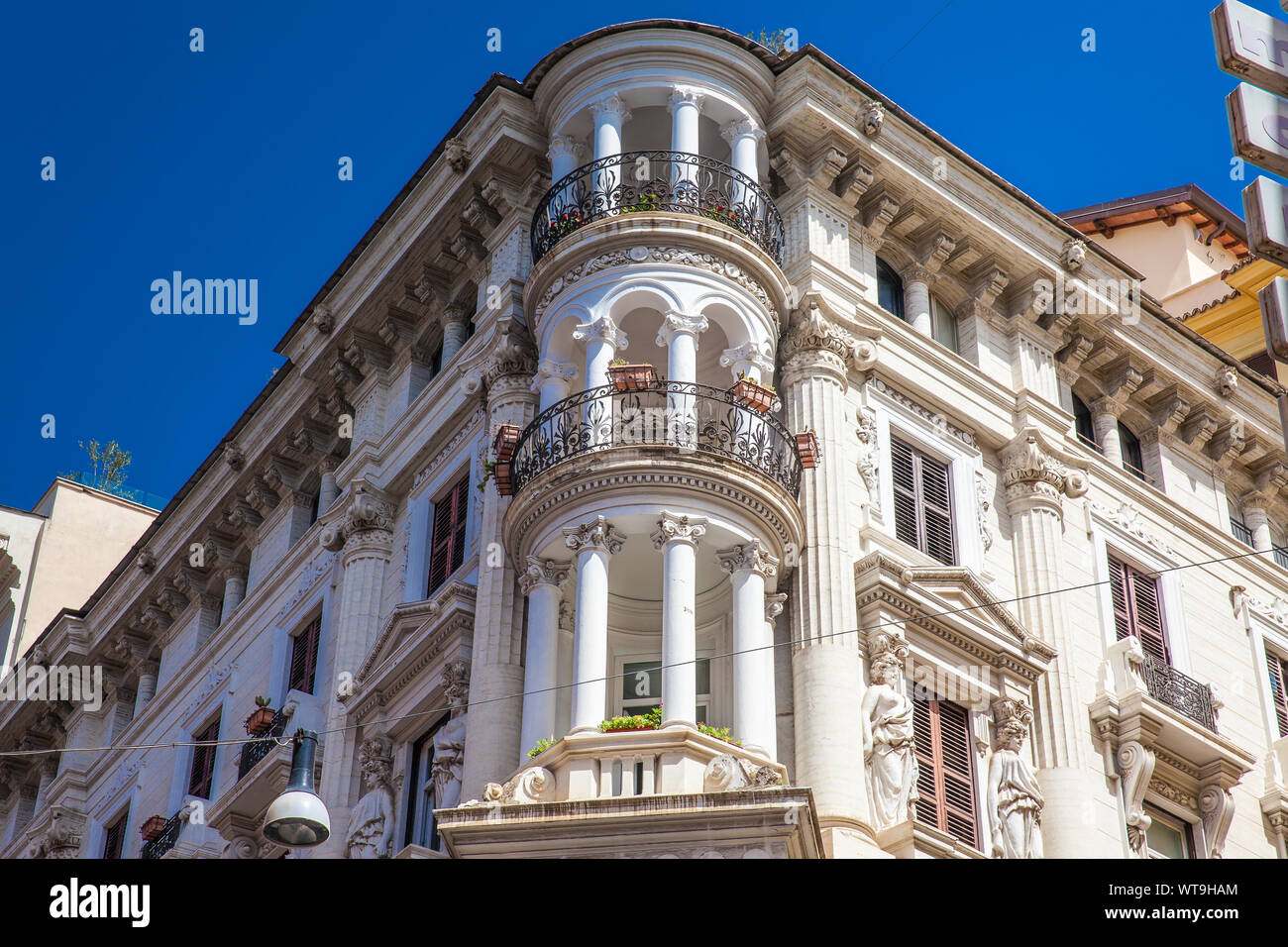 Beautiful architecture of the antique buildings at Rome city center ...