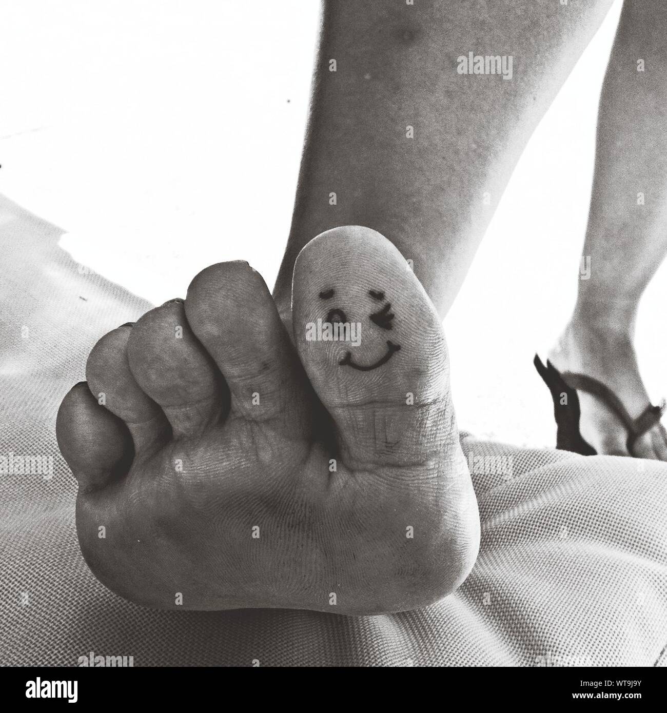 Feet finger hi-res stock photography and images - Alamy