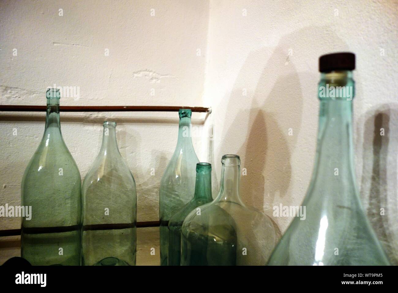 Empty bottles hi-res stock photography and images - Alamy