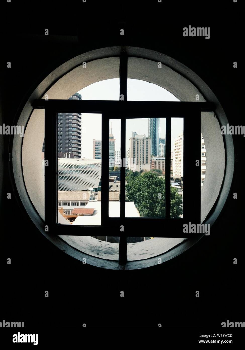Modern circular window hi-res stock photography and images - Alamy