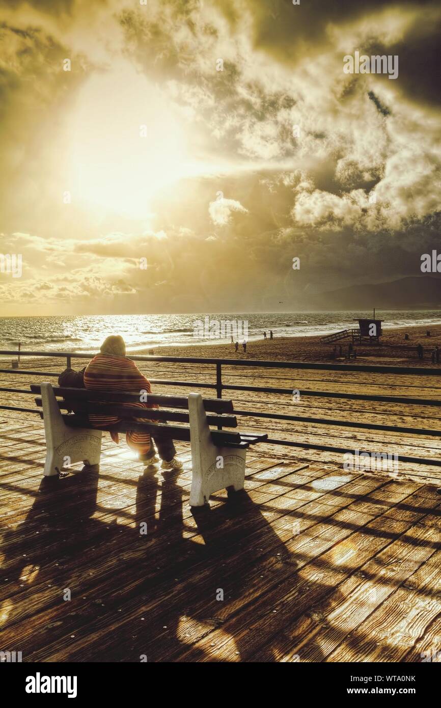 Tourist looking sunset at beach hi-res stock photography and images - Alamy