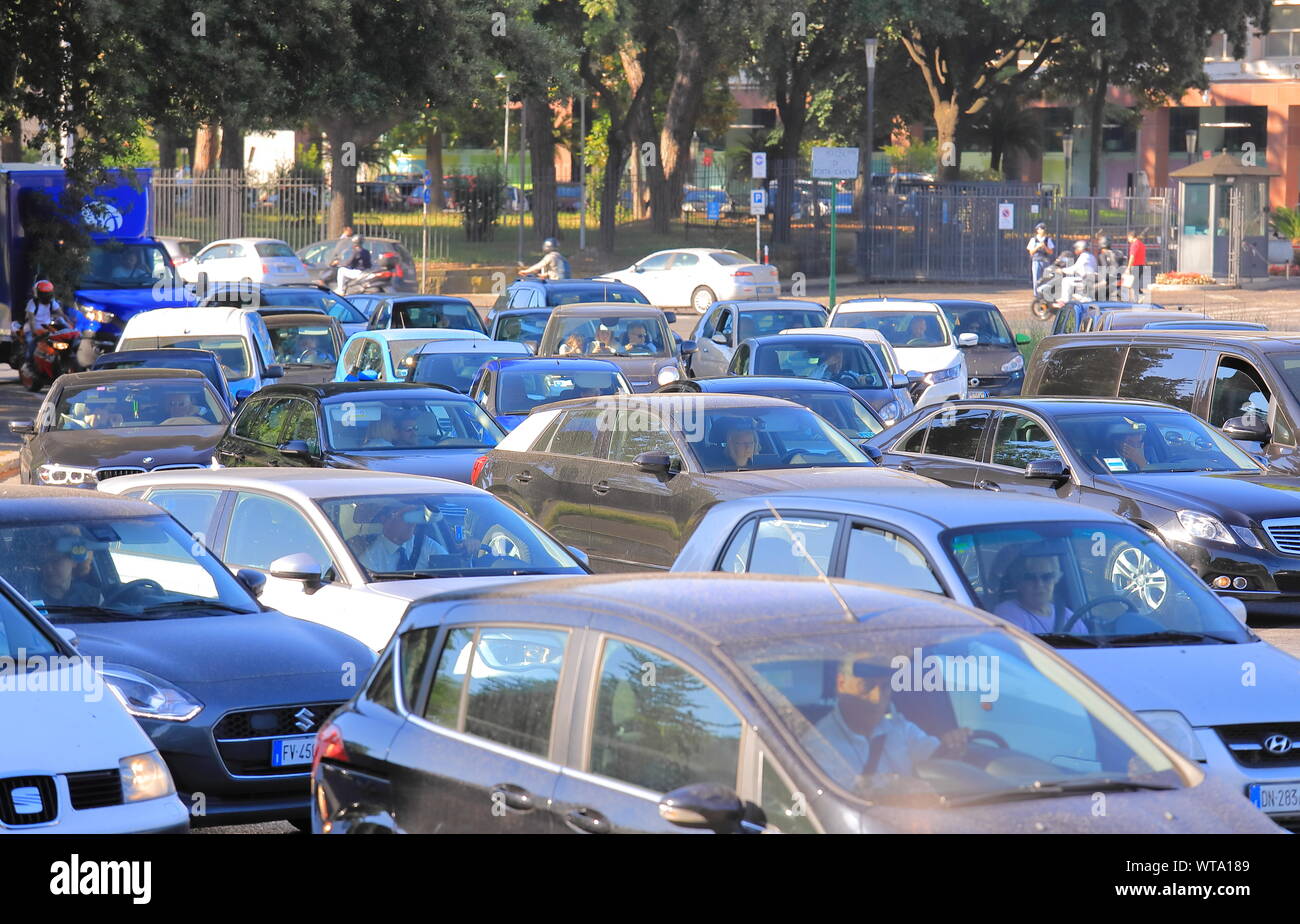 Traffic jam congestion downtown Rome Italy Stock Photo - Alamy