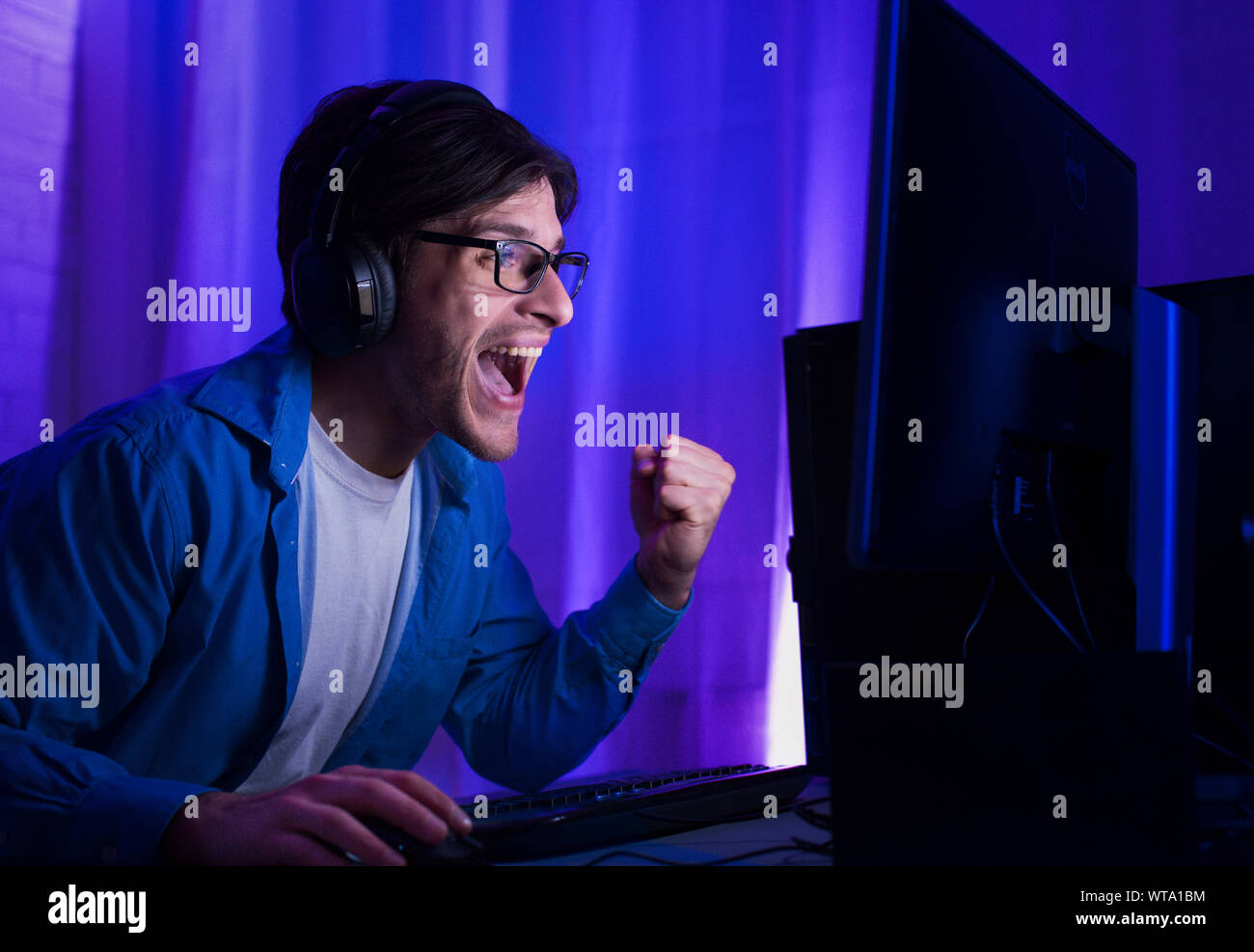 Fps game hi-res stock photography and images - Alamy