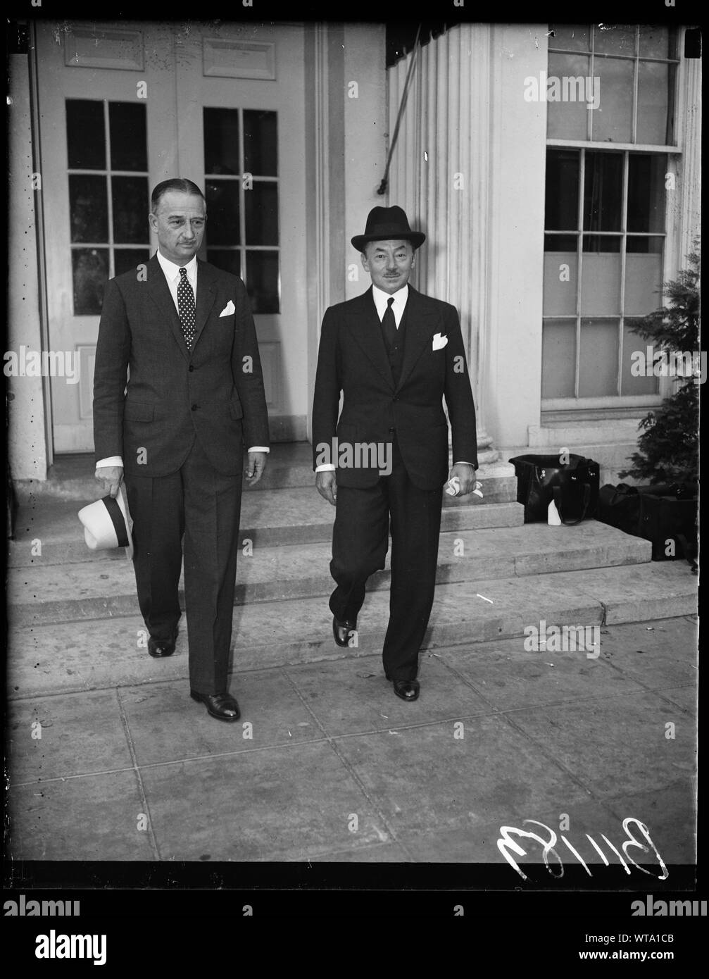 Men at White House, Washington, D.C Stock Photo - Alamy