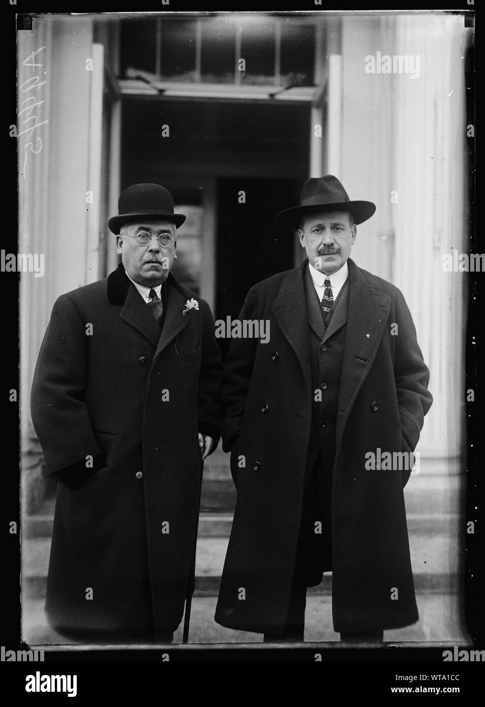 Men at White House, Washington, D.C Stock Photo - Alamy