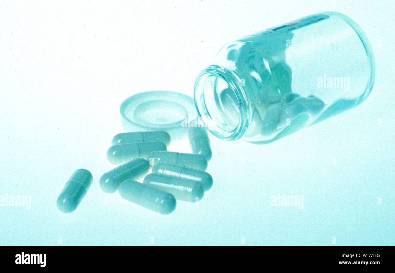 Medium group of tablets hi-res stock photography and images - Alamy