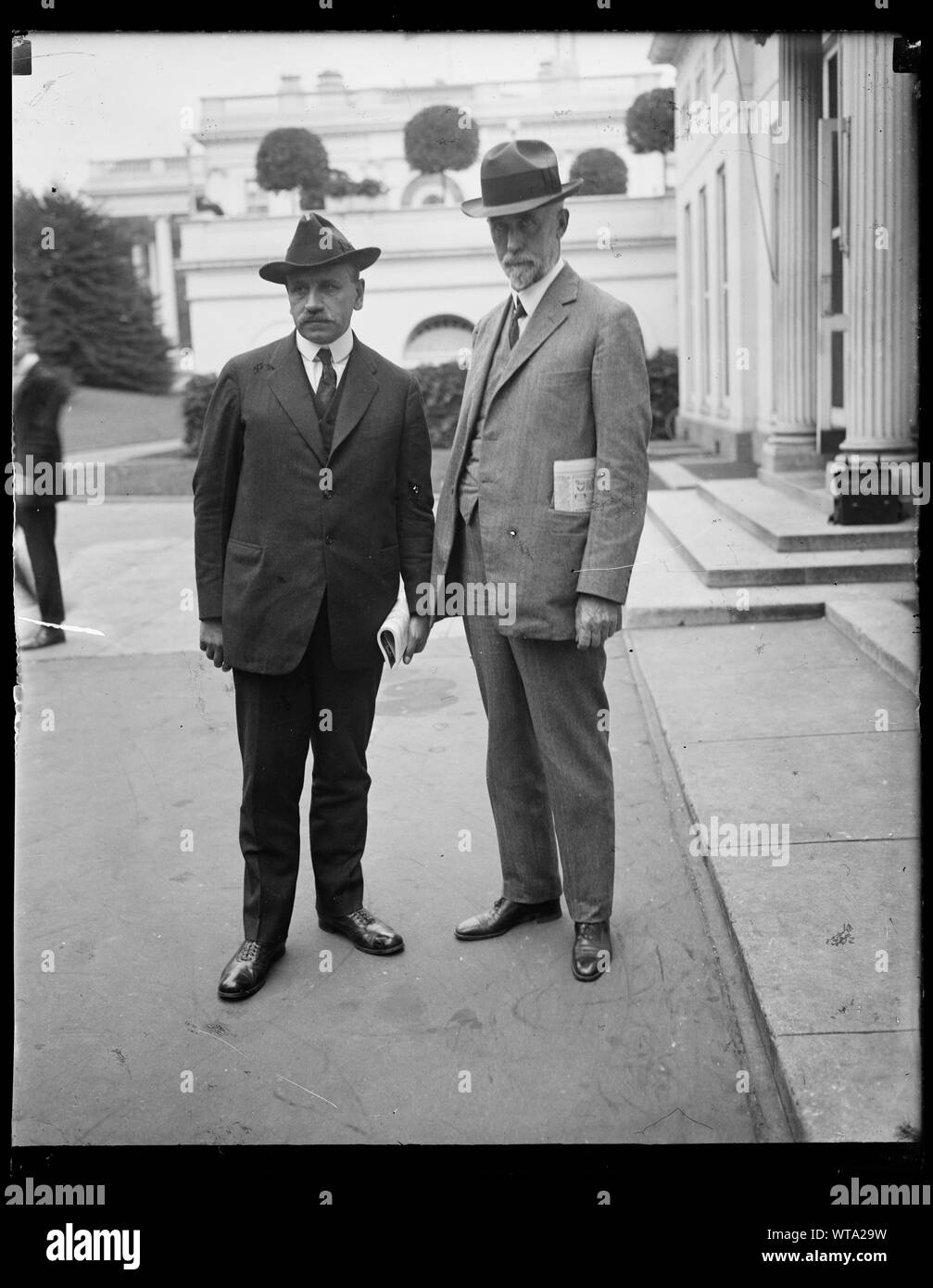 Men at White House, Washington, D.C Stock Photo - Alamy