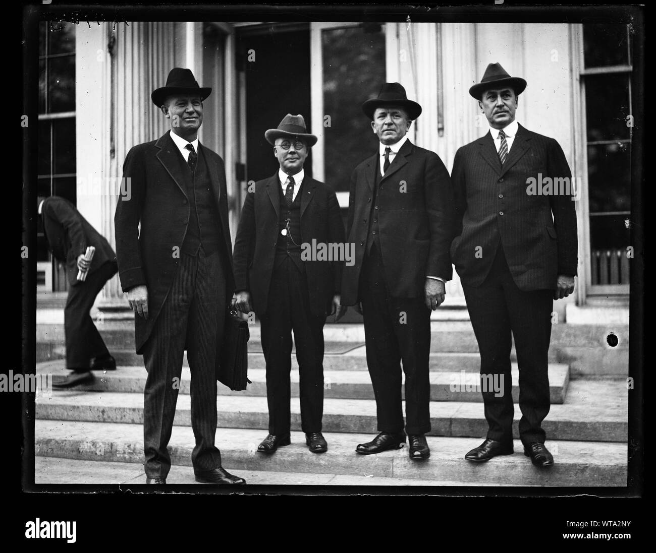 The white house 1600 pennsylvania avenue washington Black and White ...