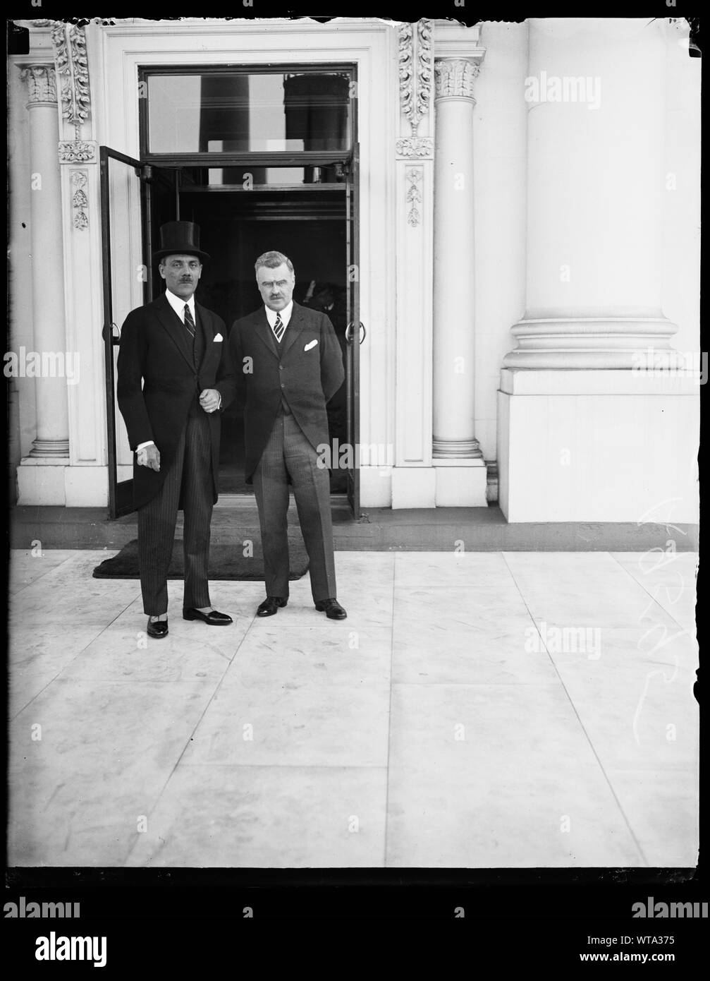 Men at White House, Washington, D.C Stock Photo - Alamy