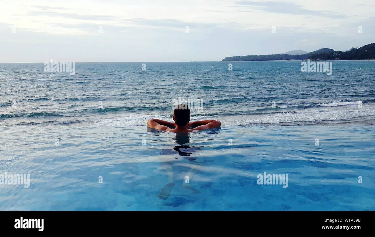 Tranquil swimming pool hi-res stock photography and images - Alamy