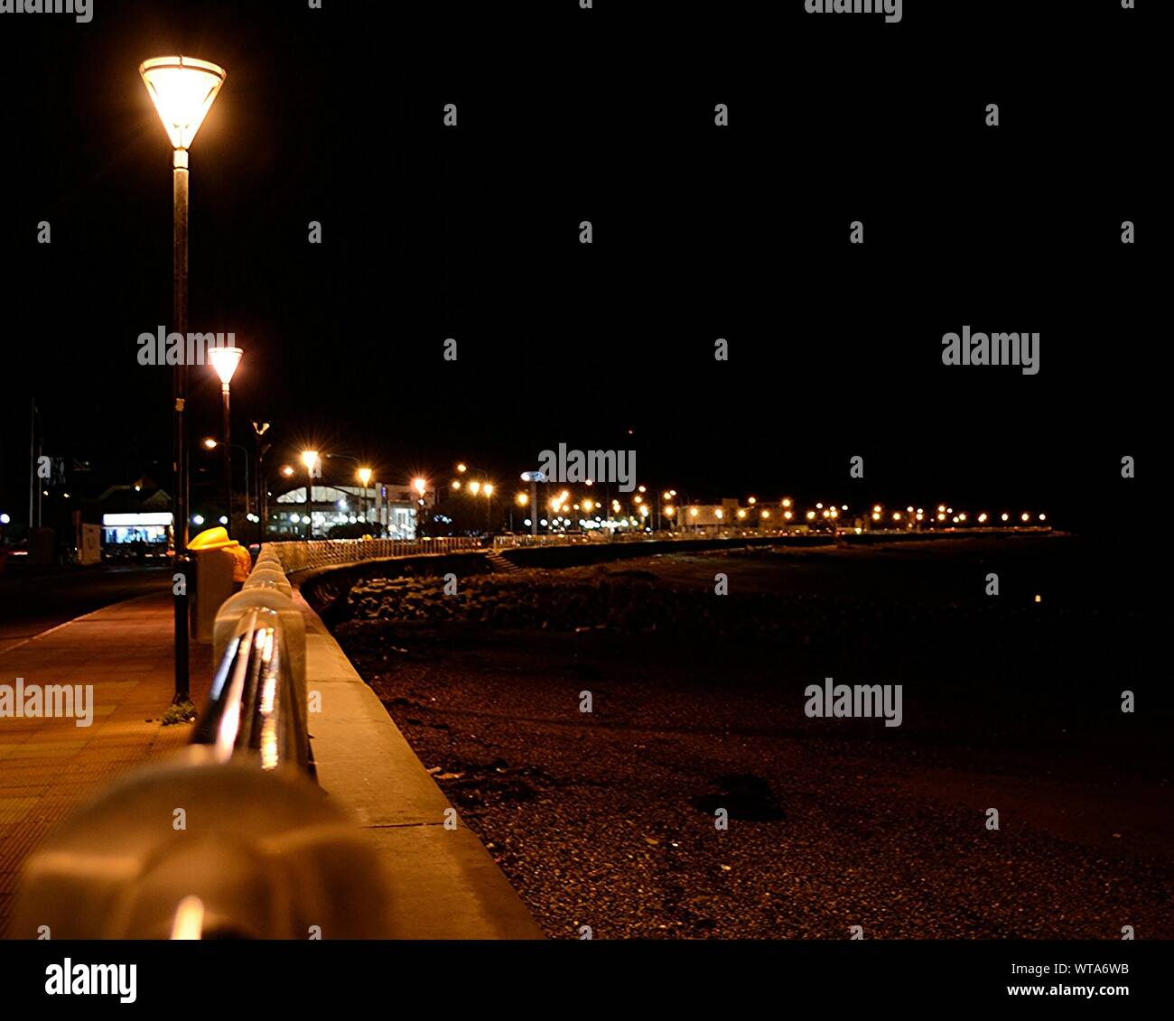 Bank at night hi-res stock photography and images - Alamy