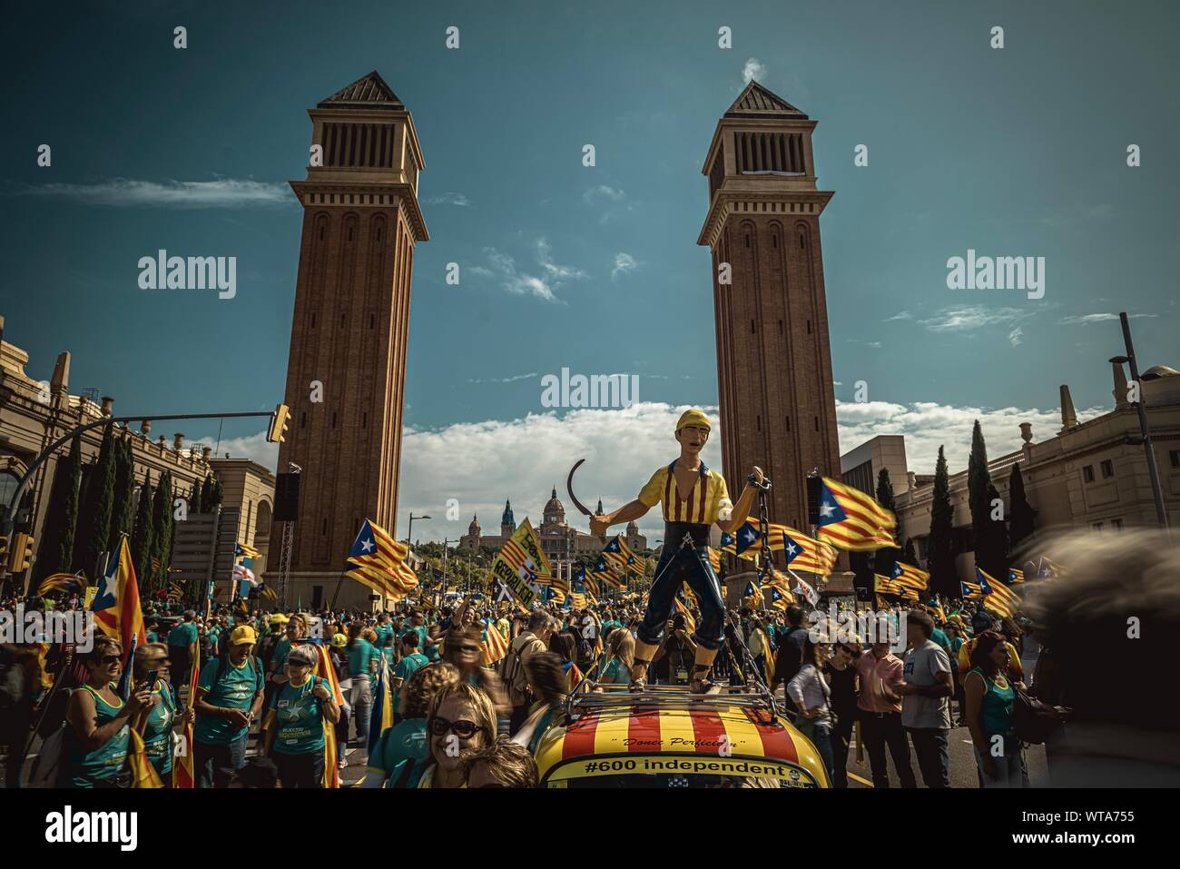 Barcelona, Spain. 11th Sep, 2019. Pro-independence Catalans fill ...