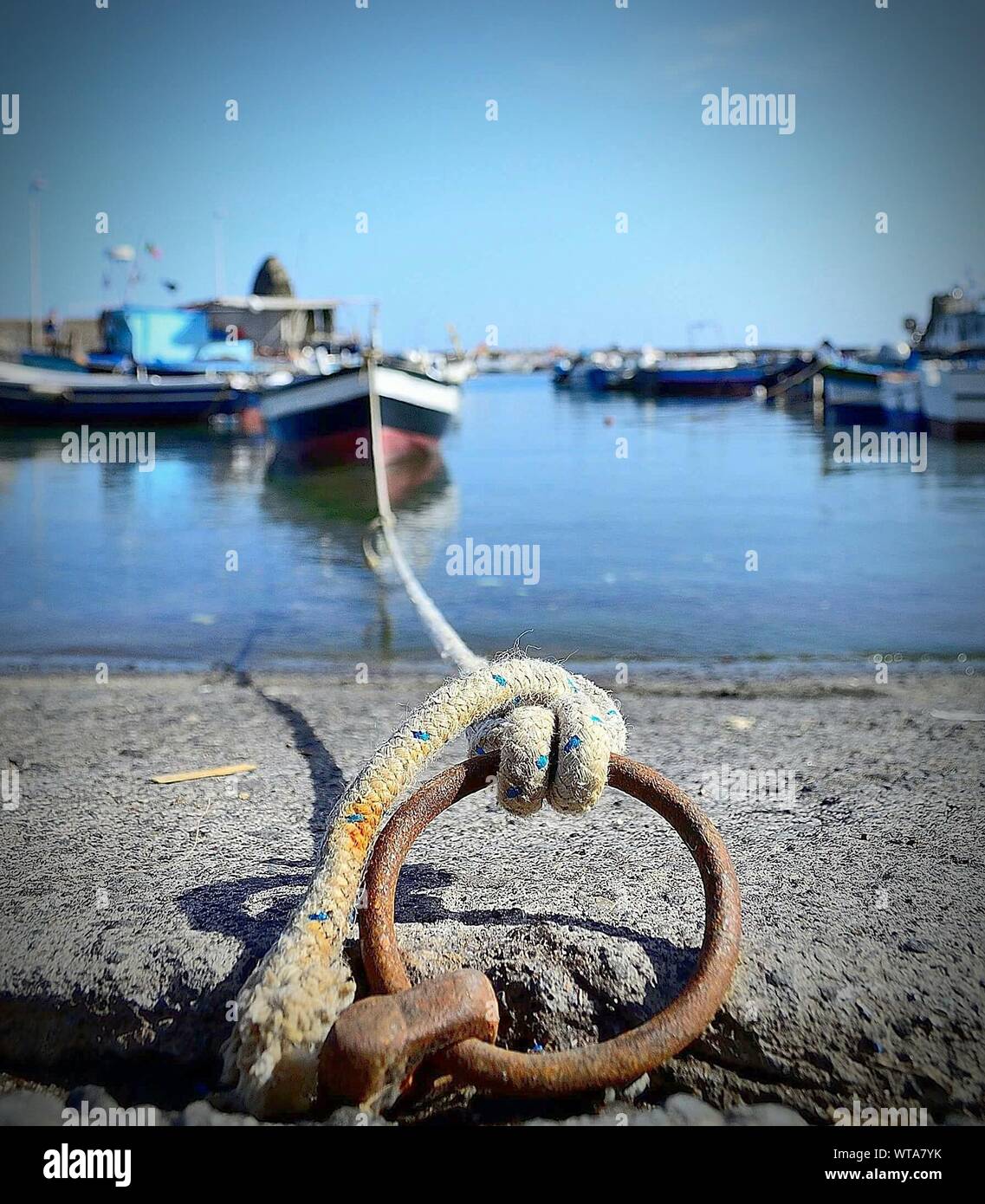 Boat mooring rope hi-res stock photography and images - Alamy