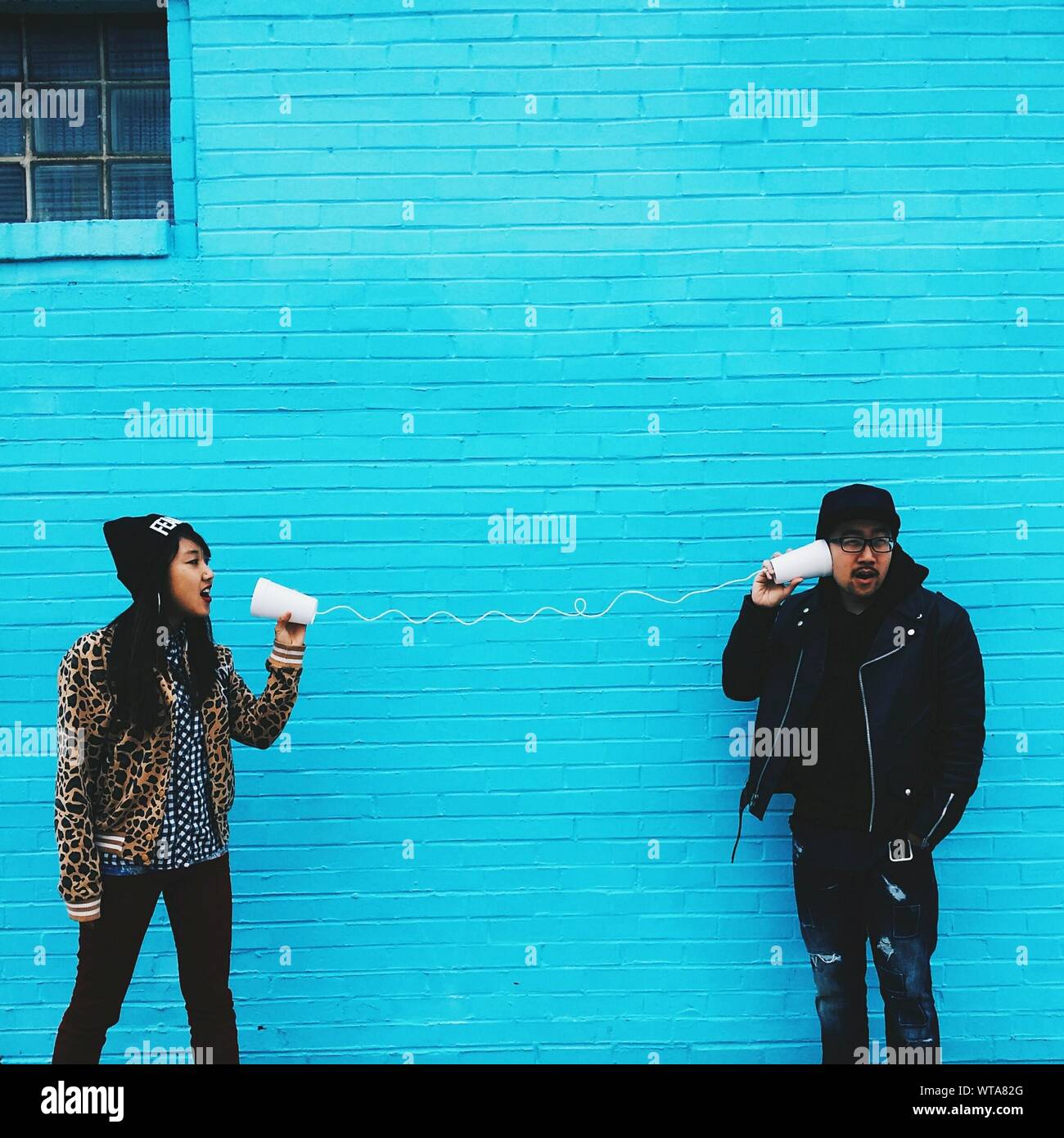 String and cups hi-res stock photography and images - Alamy