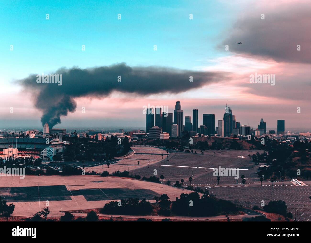 Smoke city hi-res stock photography and images - Alamy