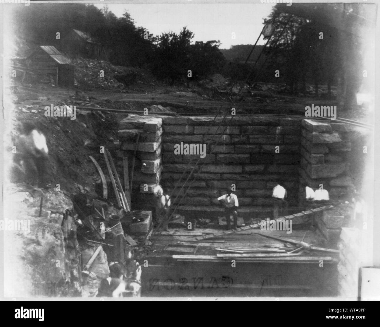 Deep pit hi-res stock photography and images - Alamy