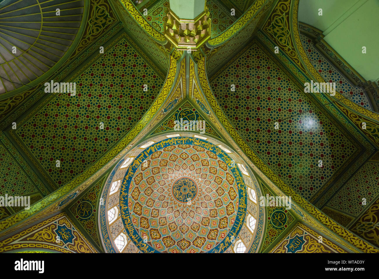 Mosque ceiling hi-res stock photography and images - Alamy