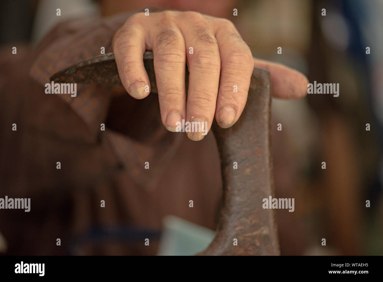 Shoemaker's hand at work Stock Photo - Alamy
