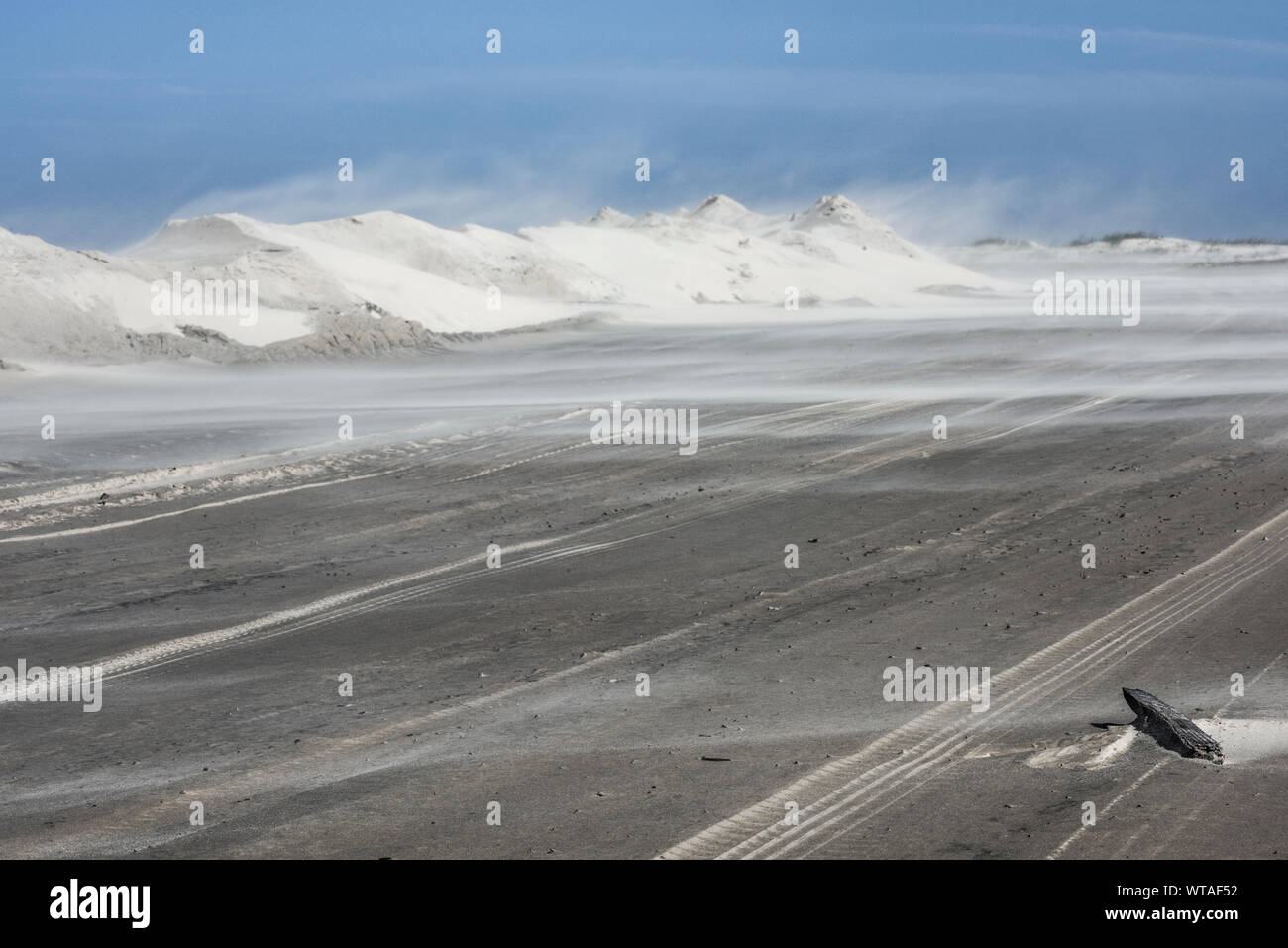 Windy tracks hi-res stock photography and images - Alamy