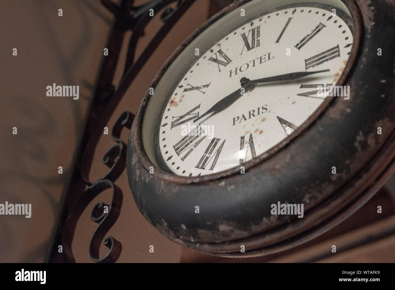 Wall street vintage analog clock Stock Photo - Alamy