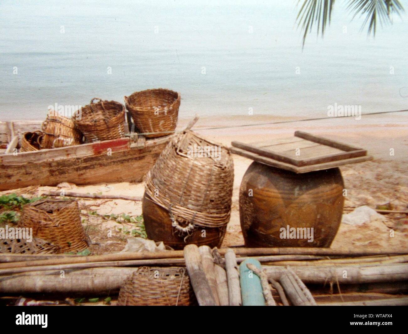 Beach baskets hi-res stock photography and images - Alamy