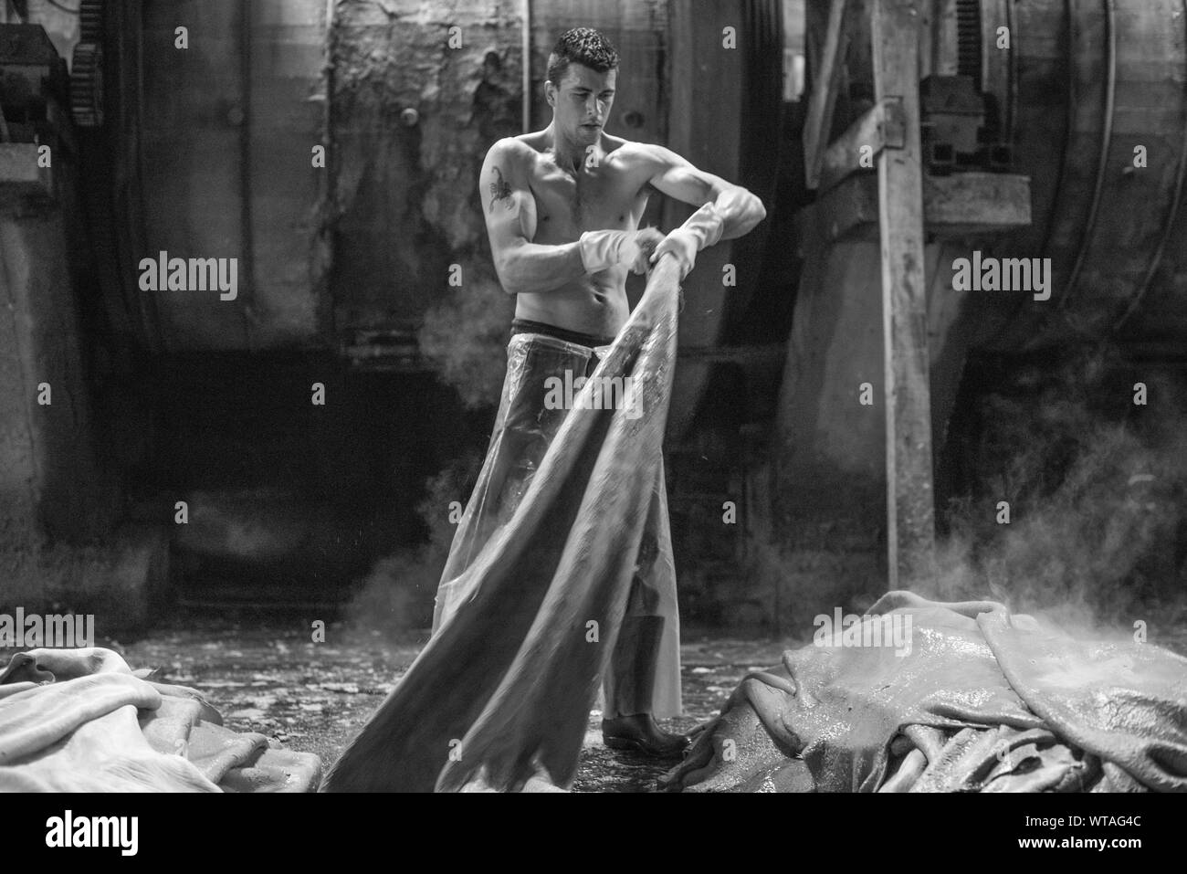 Heavy pulling hi-res stock photography and images - Alamy