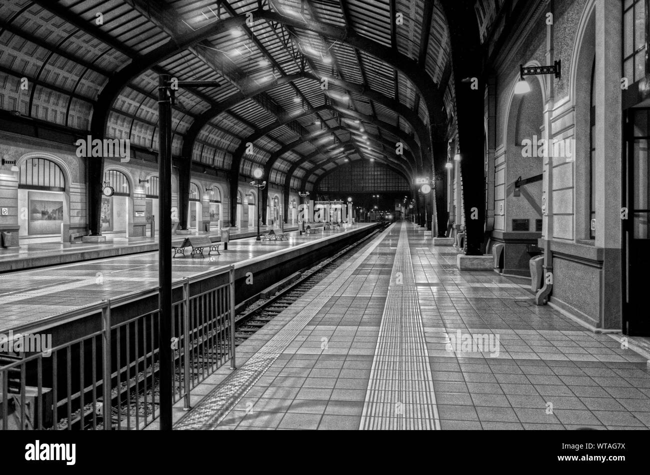 Empty rail platform Black and White Stock Photos & Images - Alamy