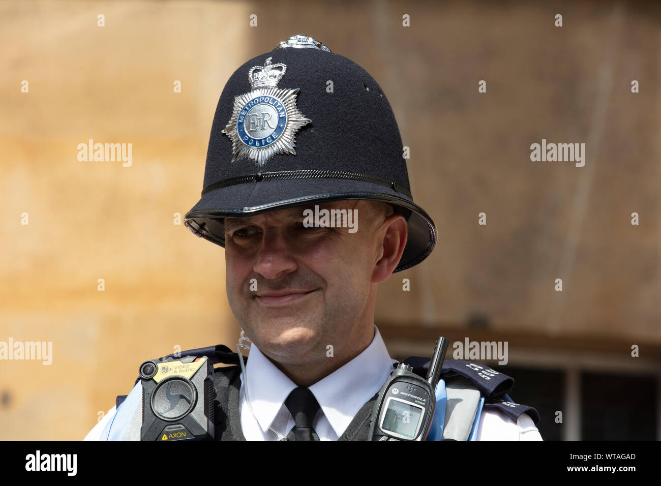 English bobby hi-res stock photography and images - Alamy