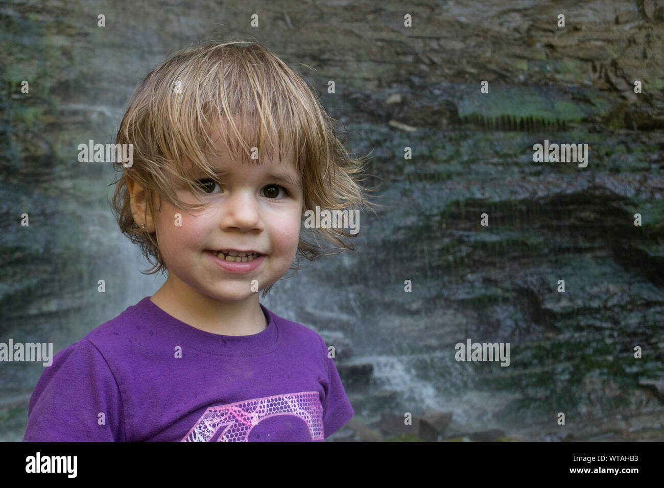 Boy portrait smiling outdoors hi-res stock photography and images - Alamy