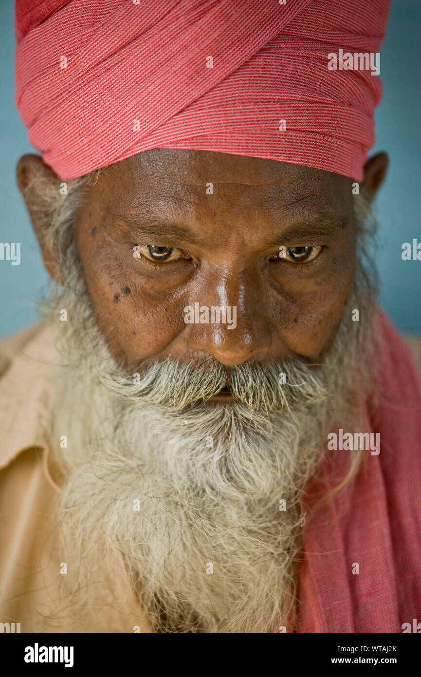 Old Sikh man in Kashmir Stock Photo - Alamy